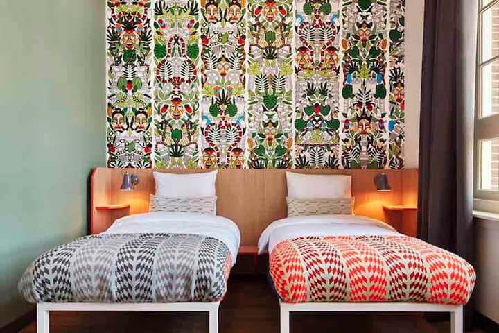 Generator - Superior Twin - Amsterdam