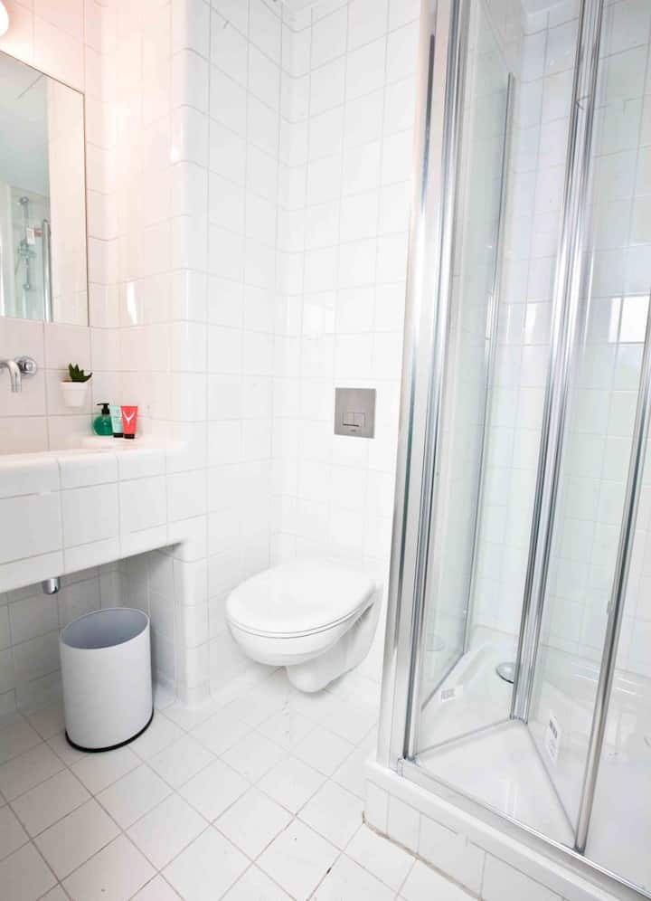Generator -  Private 4-bed Deluxe Room - Amsterdam