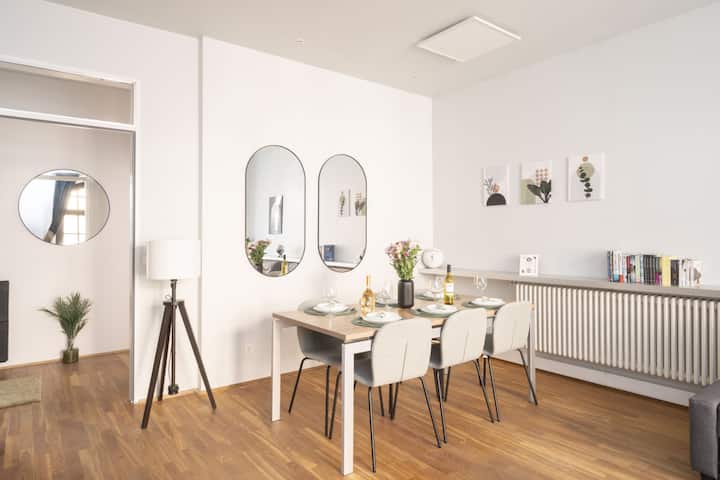 Central | Modern | Rosenthaler Platz I Café - ベルリン