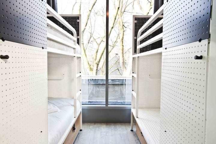 Generator - Private 6 Bed Female Room - Amsterdam