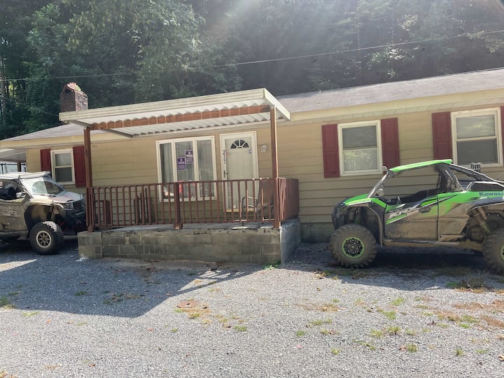 Trail House In Gilbert Sleeps 12 - Gilbert, WV