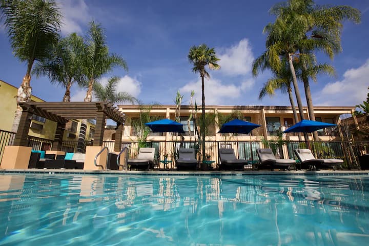 Spacious Family Room Ideal For Socal Adventure - Long Beach, CA