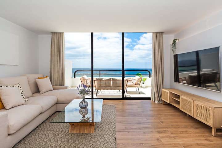 Luxury Beach Views 2br House - Private Parking - Arrecife