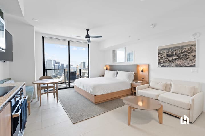 Downtown Studio: Skyline Views, Pool, Gym, Sauna! - The Bahamas