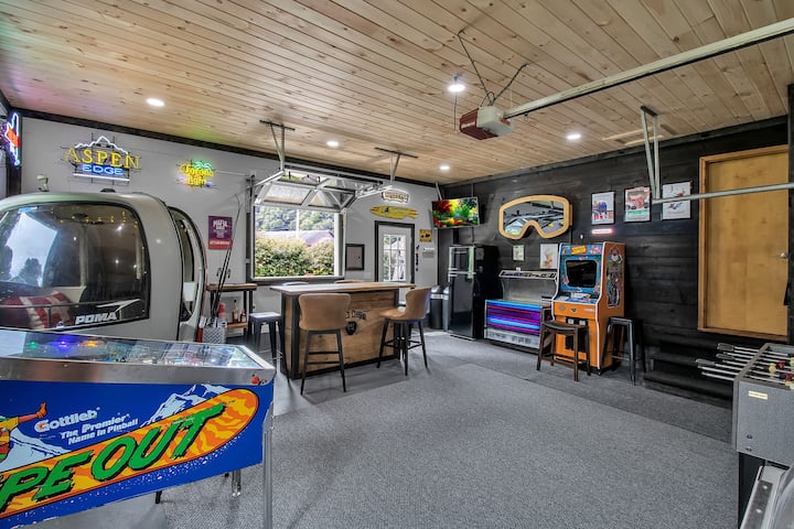 Gondola House- Fun Central! Walk To Town & Slopes - Salamanca, NY