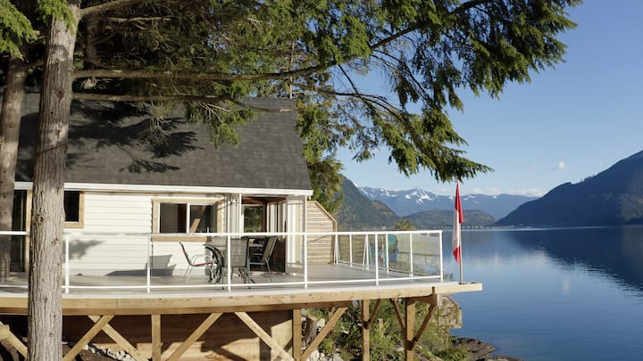 Ozarks Homestead Island Cabin - Harrison Hot Springs