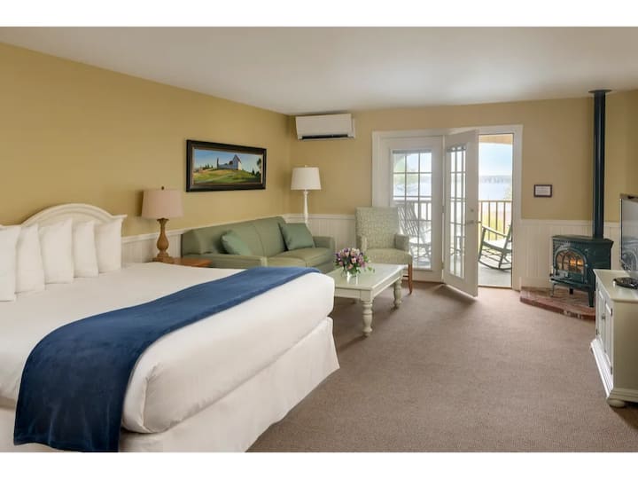 Lodge Room With Partial Ocean View | Pool + Spa - Boothbay, ME
