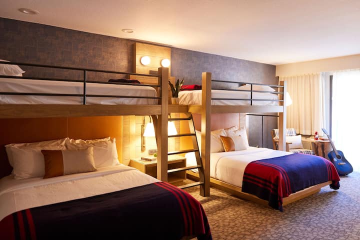 Luxury In Bend, Or | Bunk Bed Room Close To Nature - Bend, OR