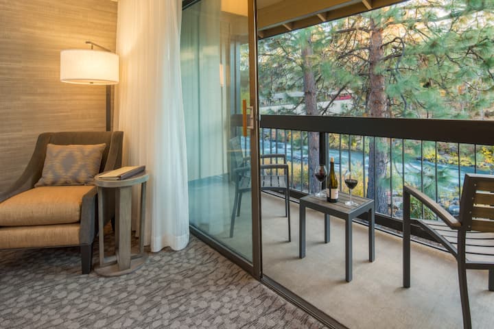 Superior Queen Suite W/ Surrounding Nature Trails! - Bend, OR