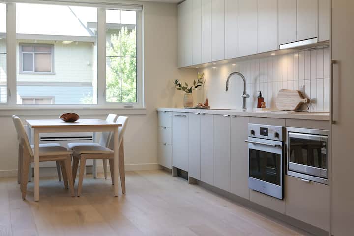 Studio | Sleeps 2-4 | The Crescent Condos - Rossland