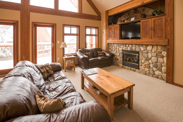 White Wolf Cabin - Rossland
