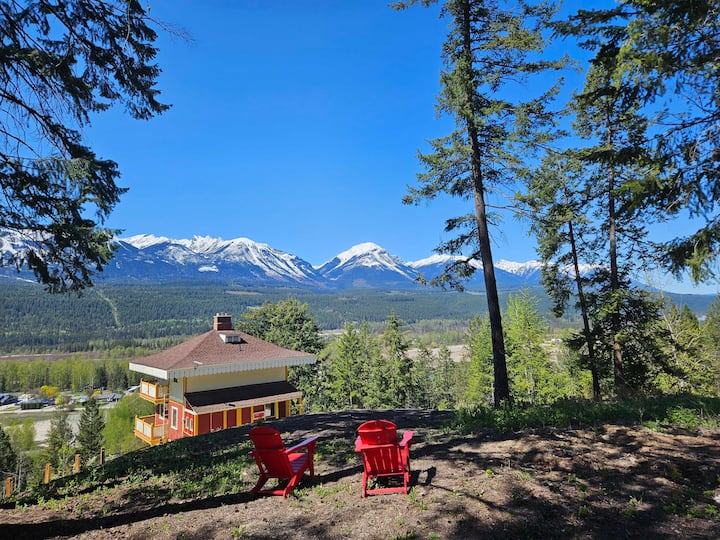 Heritage, Scenic Views & Comfort At Chalet Aemmer - Golden