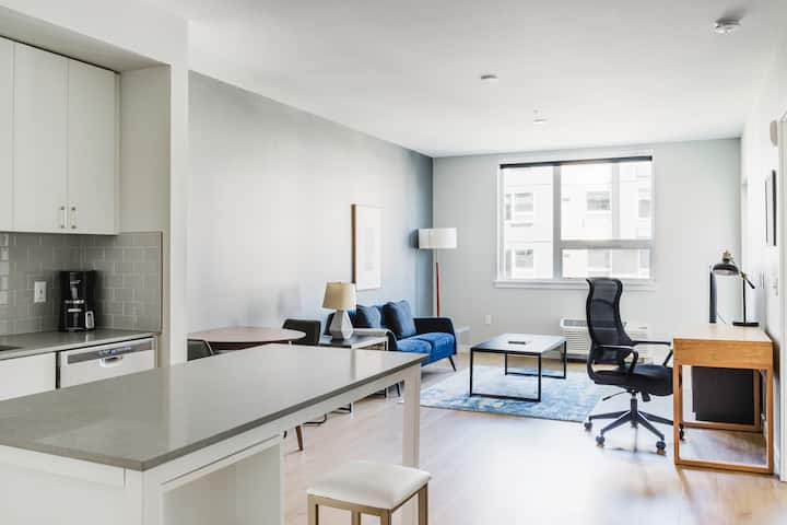 Blueground | Newcastle, Gym, Pool, Pet Area & W/d - Bellevue, WA