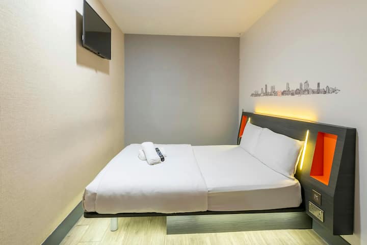 Double Without Window In Heart Of Leeds - Leeds