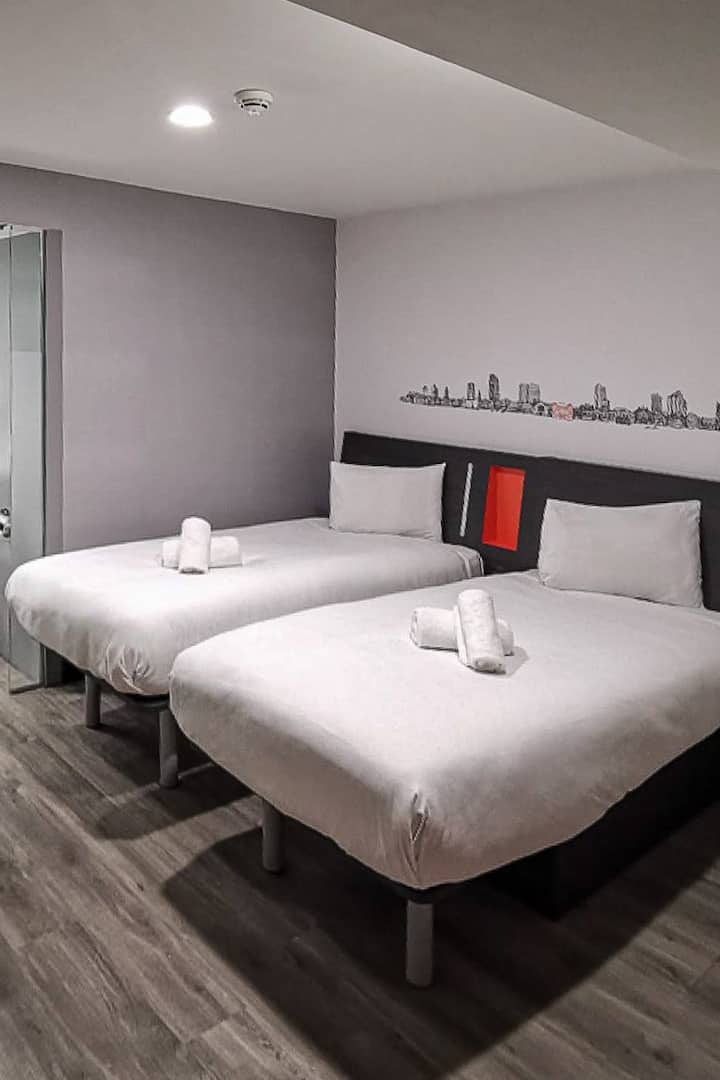 Windowless Room Perf For Sleeping Late - Leeds