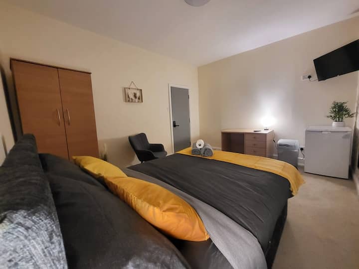 Stylish Double Room In Oldham - Oldham