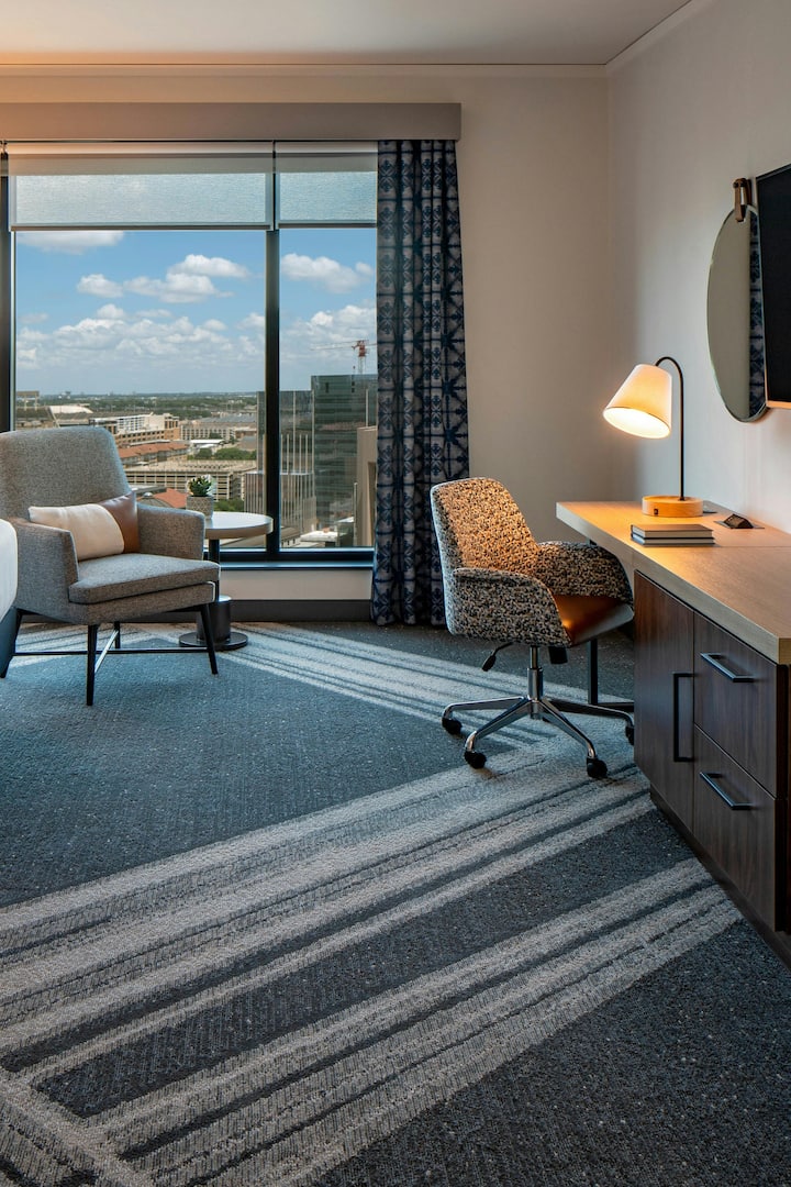 Sweeping Views Of Austin From The Rooftop Terrace - Austin, TX