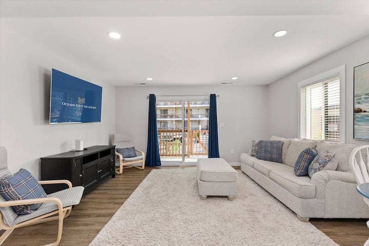 Windward Beach Condo W/ Pool! - Ocean City, MD