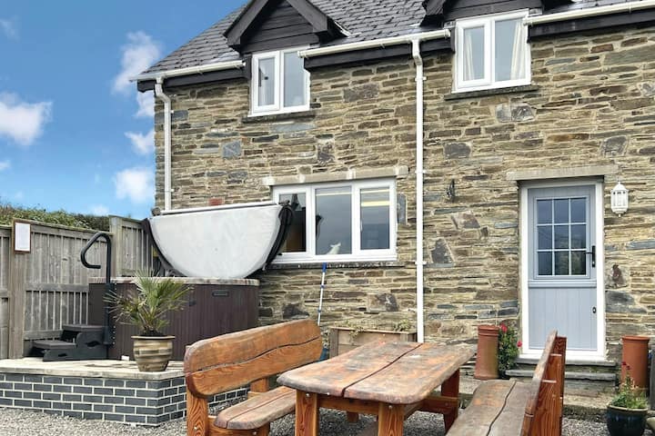 Oaktree Cottage, Cardigan - Cardigan