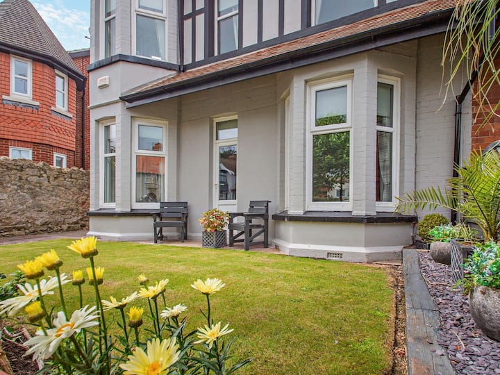 4 Bed In Llandudno (95235) - 康維