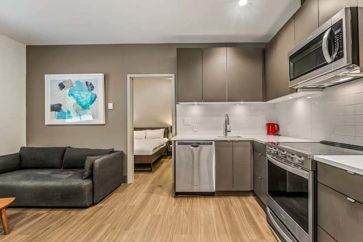 Private Queen Suite | Sleeps 1-2 | Nowhere Specia - Rossland