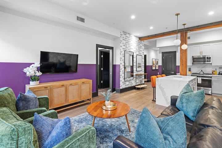 2 Living Rooms | Perfect For Groups | Rooftop - New Orleans, LA