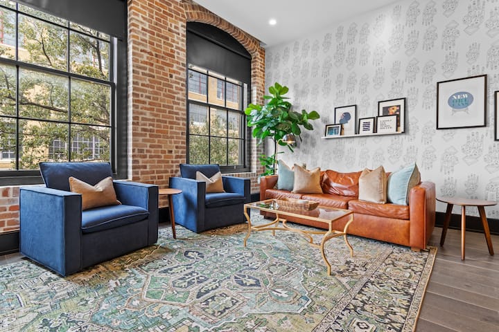 Rooftop Heated Pool Gym Gameroom Downtown Hotel - New Orleans, LA