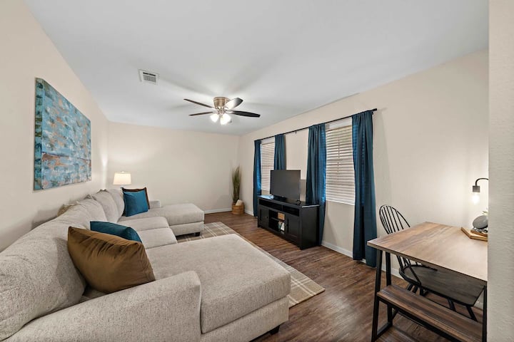 Cozy And Stylish 3-bedroom Sanctuary - Seabrook, TX