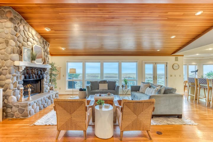 Elk Ridge - Lux Oceanfront Family Retreat Hot Tub - Gearhart, OR