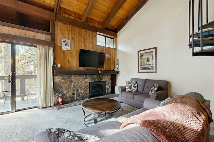 Beautiful 2br | Private Beach Access | Loft - South Lake Tahoe, CA