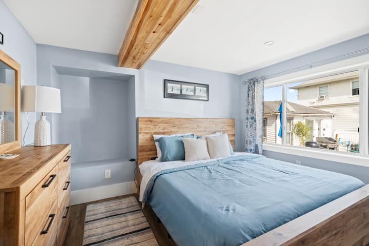 Ocean Views & Modern Flair: 2024 Renovation - Old Orchard Beach, ME