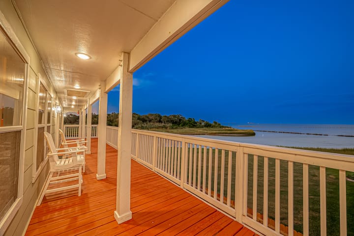 Waterfront Home Near Kemah, Sun Bathing, Fishing - Seabrook, TX