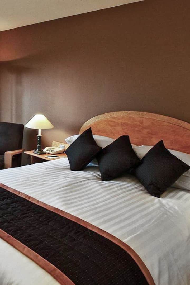 Well-placed Home Base Overlooking The Waterfront - Altrincham