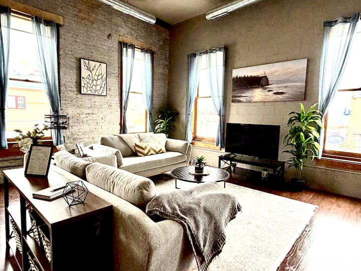 The Bellevue In Canal Park | New- Charming Loft - Duluth, MN