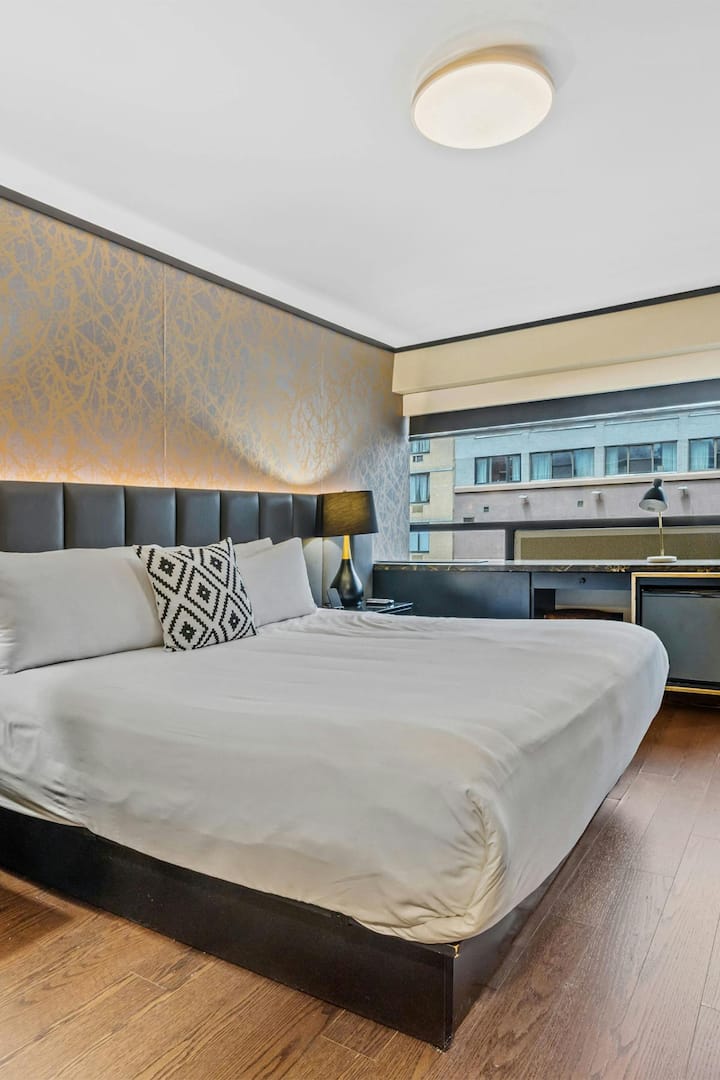 Superior Room With King Bed - Queens, NY