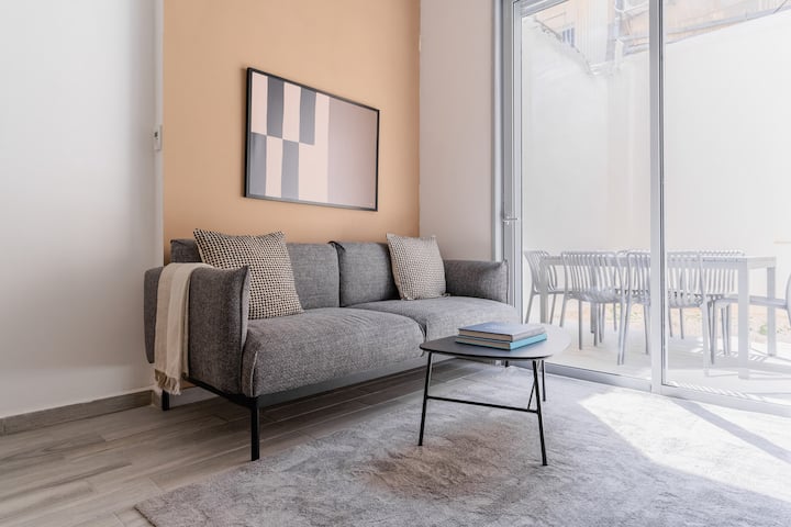 Blueground | Florentine, Spacious, Private Garden - Tel Aviv