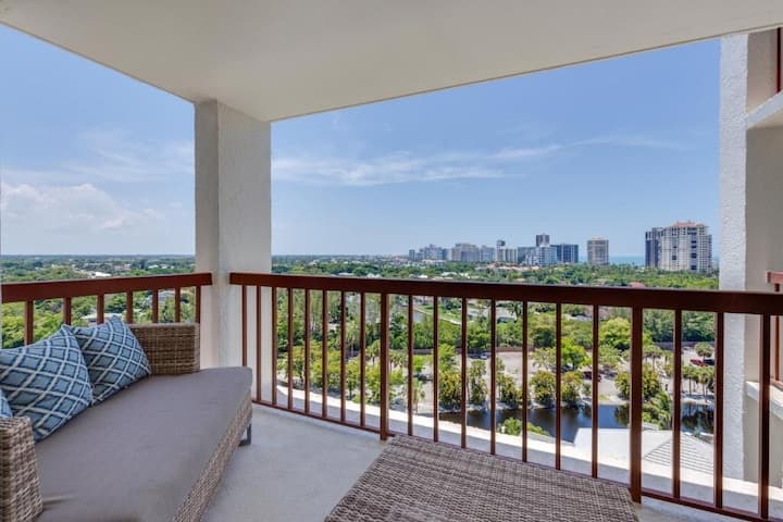 Room W/ 2 Balconies Facing Amazing Naples Views -