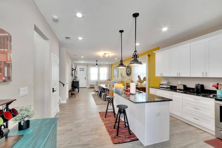Ybor City Home | 3br + 3 En-suite Baths | Pets - Tampa, FL