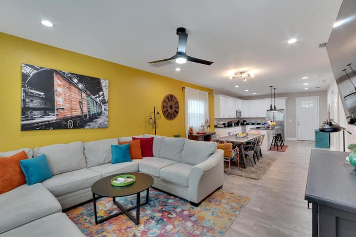 Pet-friendly Ybor 3br Home Ybor City - タンパ, FL