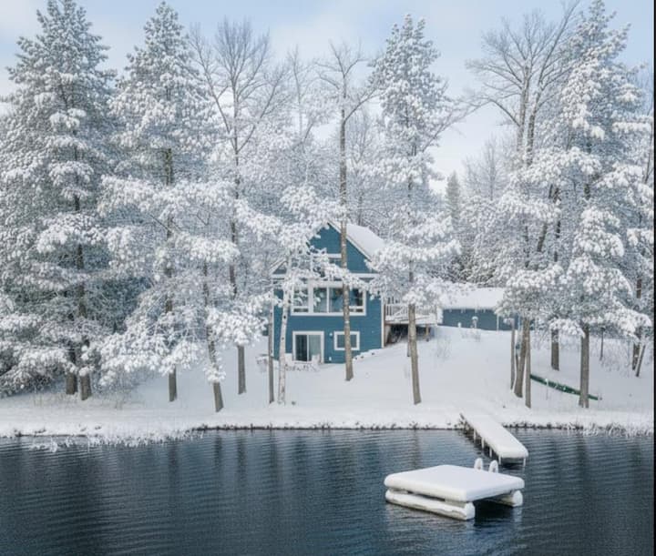Lakefront Cabin With Fireplace Near Trails With Tr - Two Sisters Lake, WI