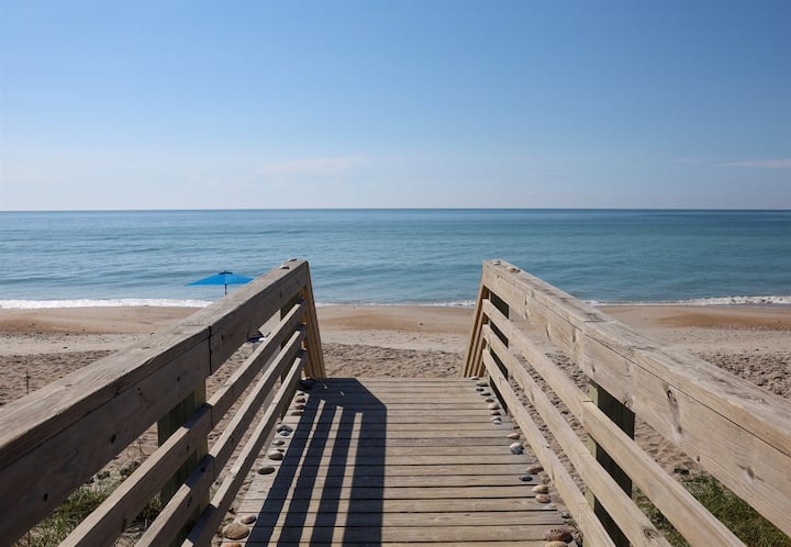 Beach Living Luxury: Perfect For Families & Groups - North Carolina