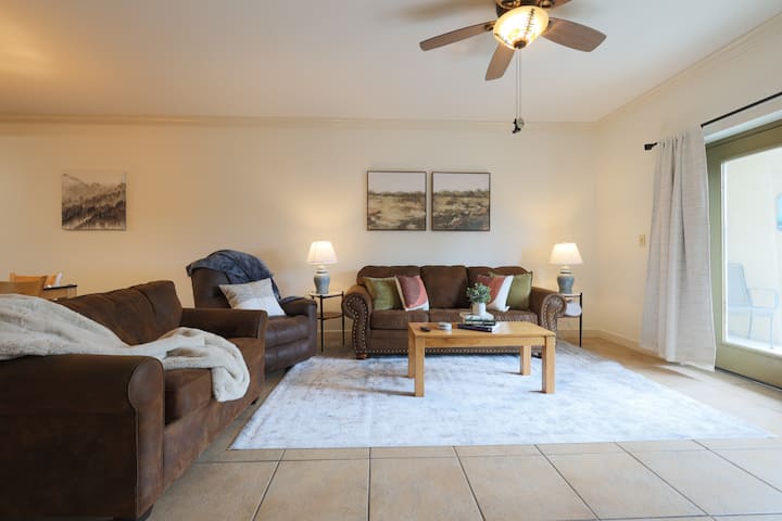 Pigeon Forge Condo With Indoor & Outdoor Pool! - Pigeon Forge, TN