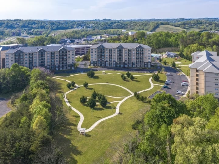 Pigeon Forge Condo With Indoor & Outdoor Pool! - Pigeon Forge, TN