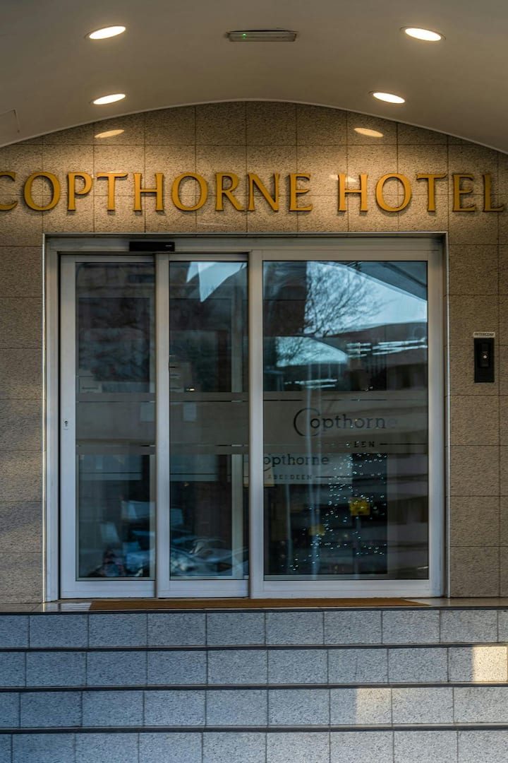 Art Collection Stars Work By Damian Hirst & More - Aberdeen