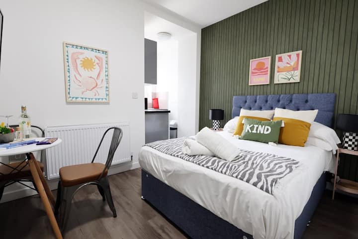 Contemporary & Chic Studio No2 -Cohost Collections - Cardiff