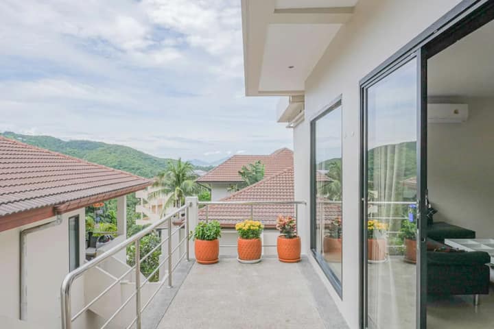 Tranquil 2br Chaweng Hill Apartment With Balcony - Koh Samui
