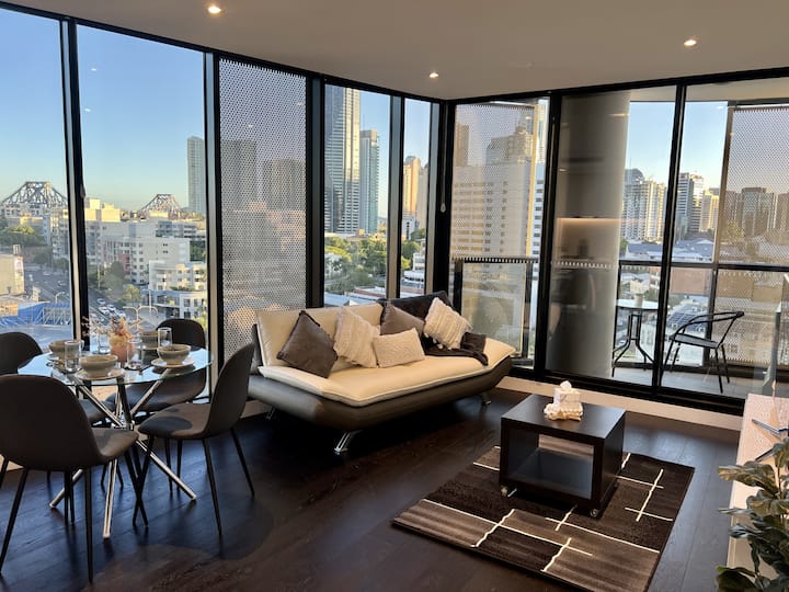 Stylish 1-bed With Pool, Gym & Free Parking - Spring Hill