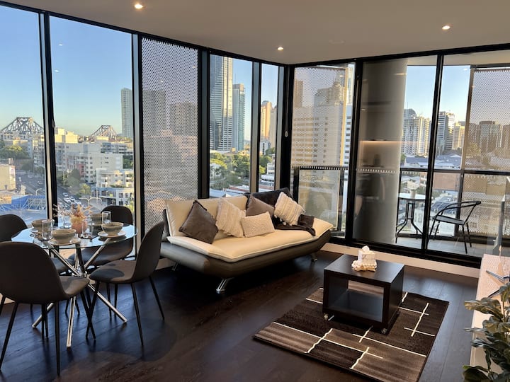Stylish 1-bed With Pool, Gym & Free Parking - Brisbane