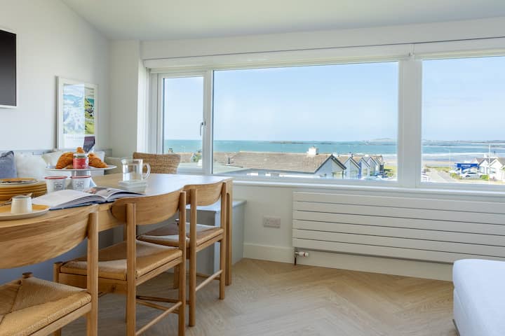 Swn Y Bae : 4‑bed Family Home Rhosneigr - Rhosneigr