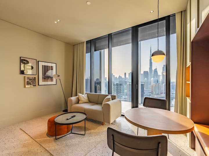 Studio W/ Burj Khalifa View | Upside Living - Aéroport de Dubaï (DXB)